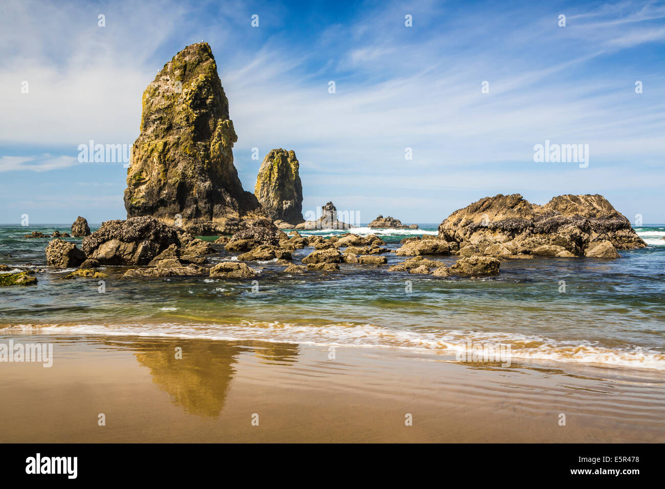 The sea stacks of Canon Beach, Oregon, USA Stock Photo - Alamy