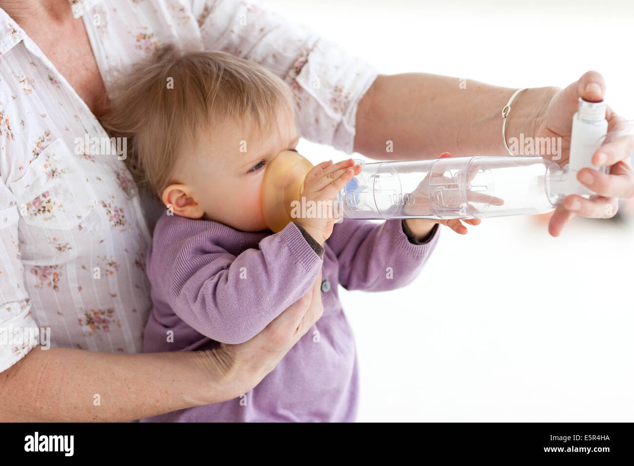 Asthma inhaler spacer hi-res stock photography and images - Alamy