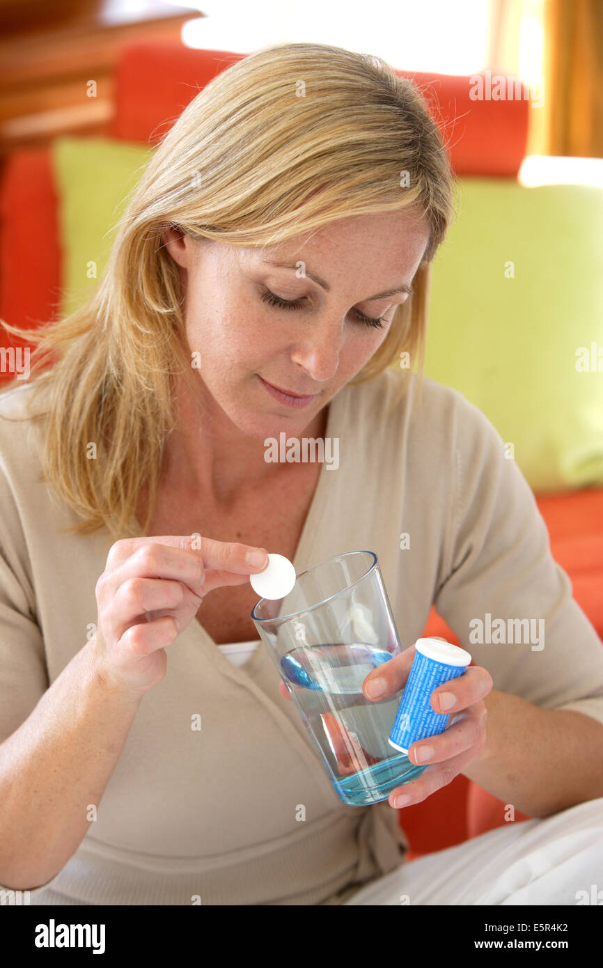 Aspirin tablet hi-res stock photography and images - Alamy