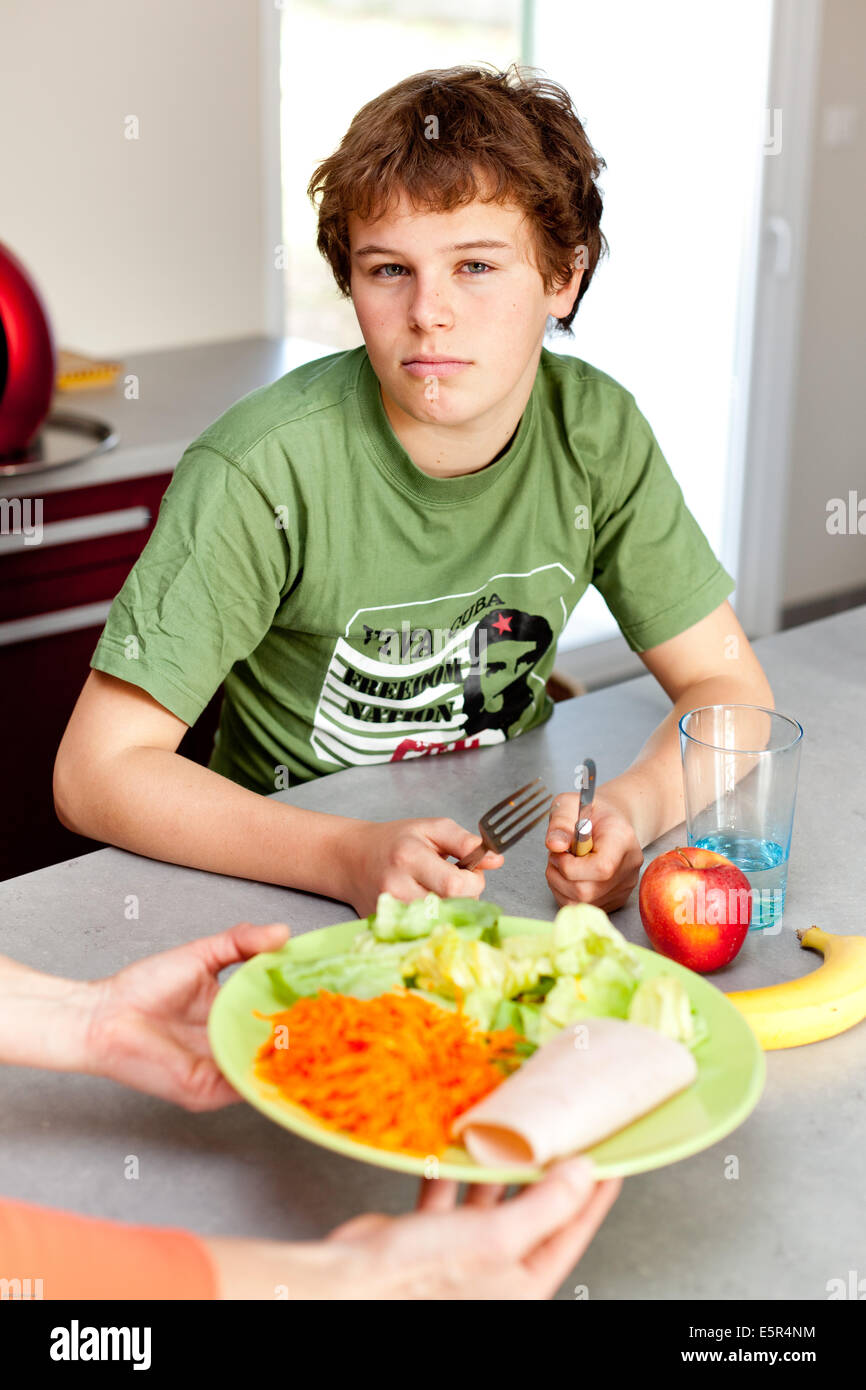 Teenager eating salad Stock Photo - Alamy