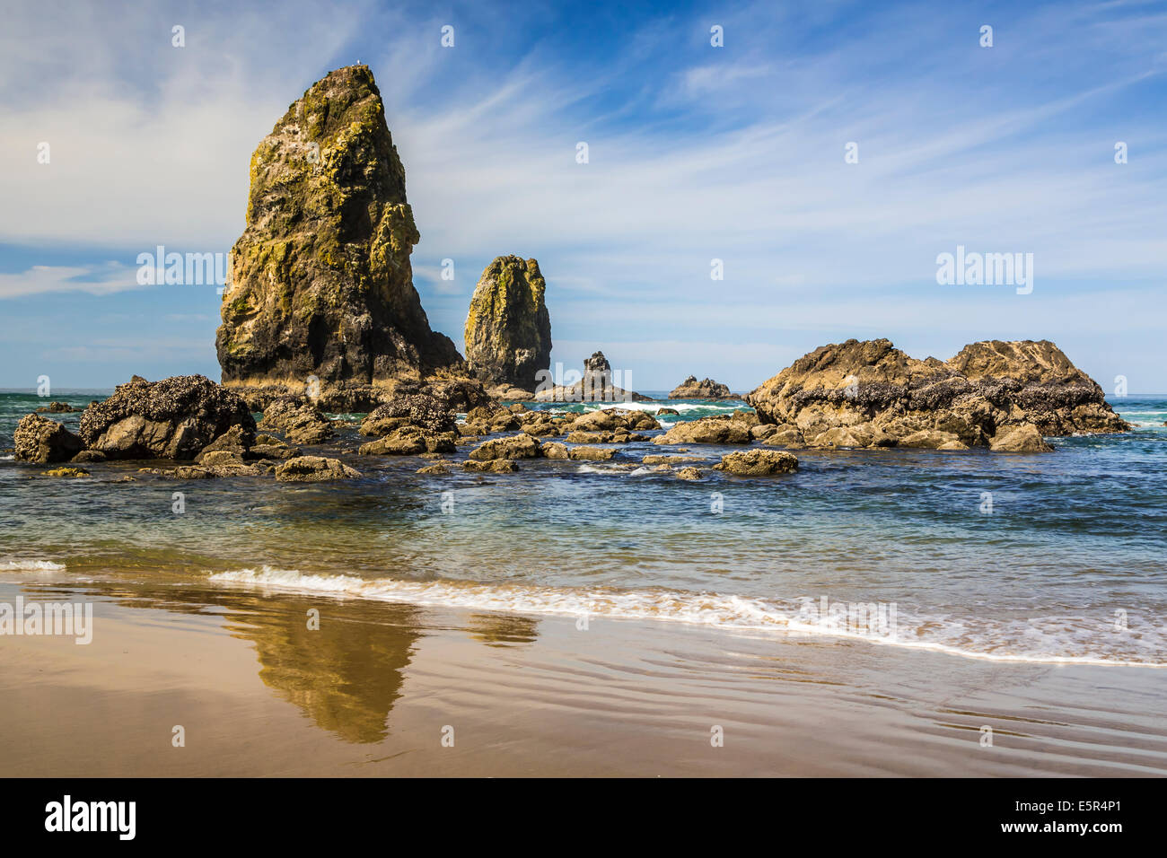 The sea stacks of Canon Beach, Oregon, USA Stock Photo - Alamy