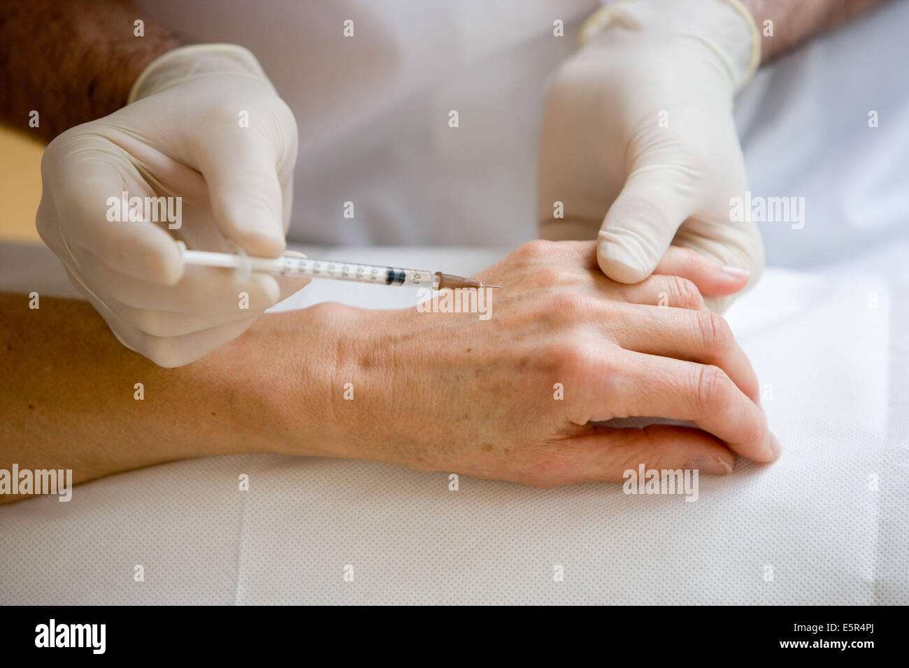 Neutralization of hypertonic (hypercontracted) muscles by injection of ...