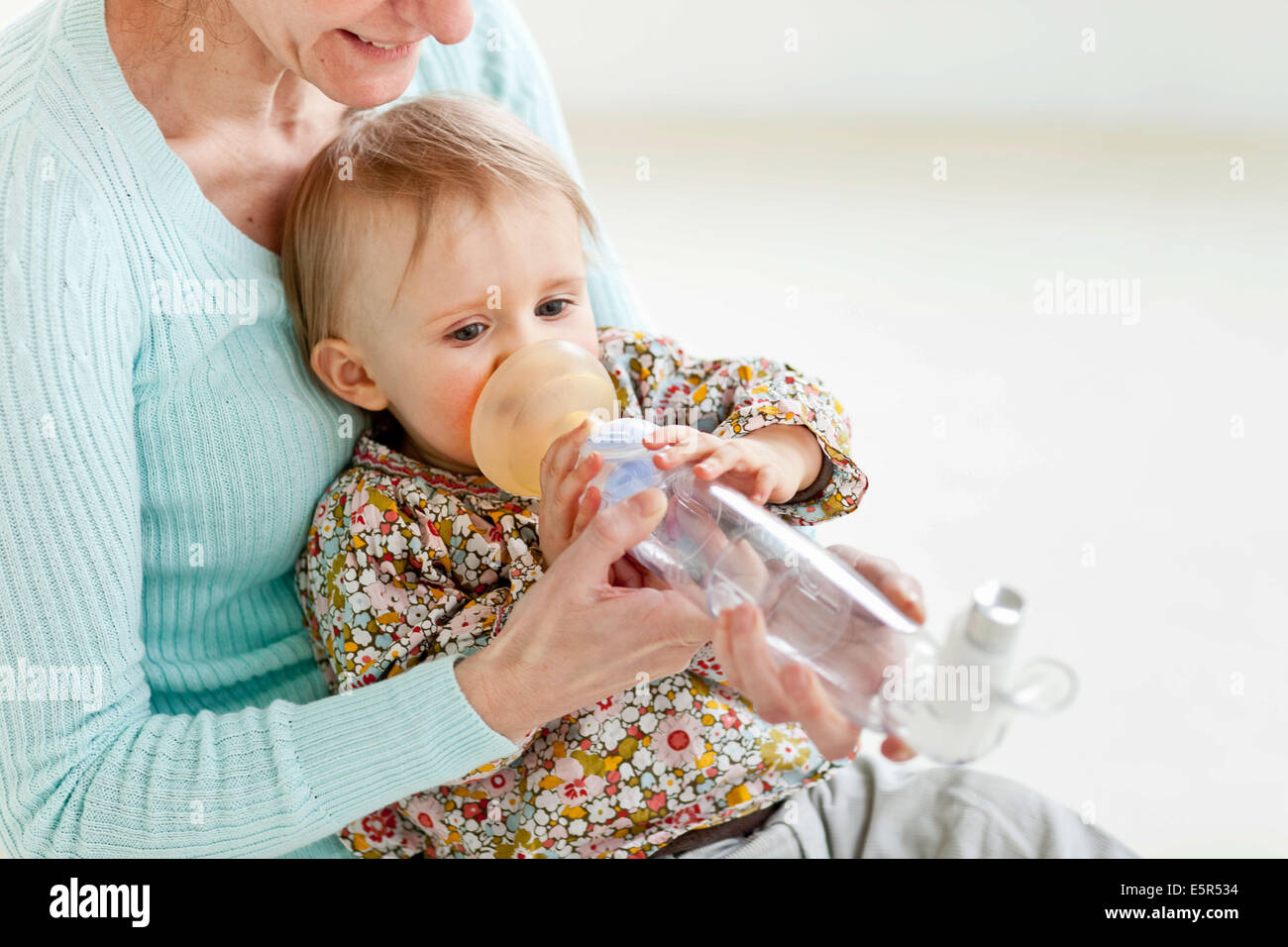 Asthma inhaler spacer hi-res stock photography and images - Alamy