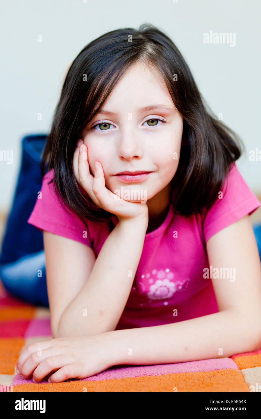 7 year old girl brown hair portrait hi-res stock photography and images ...
