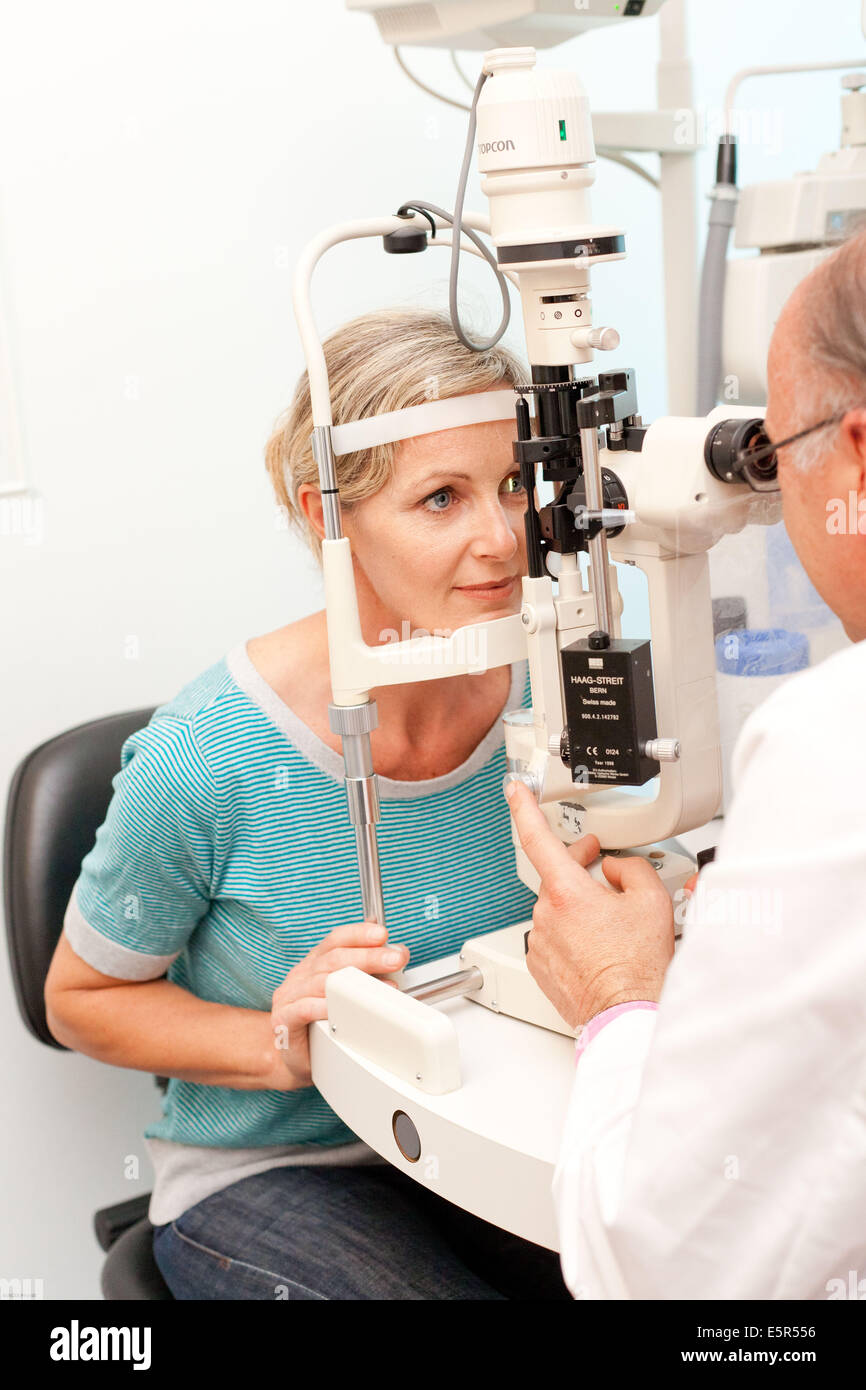 Fundoscopy hi-res stock photography and images - Alamy