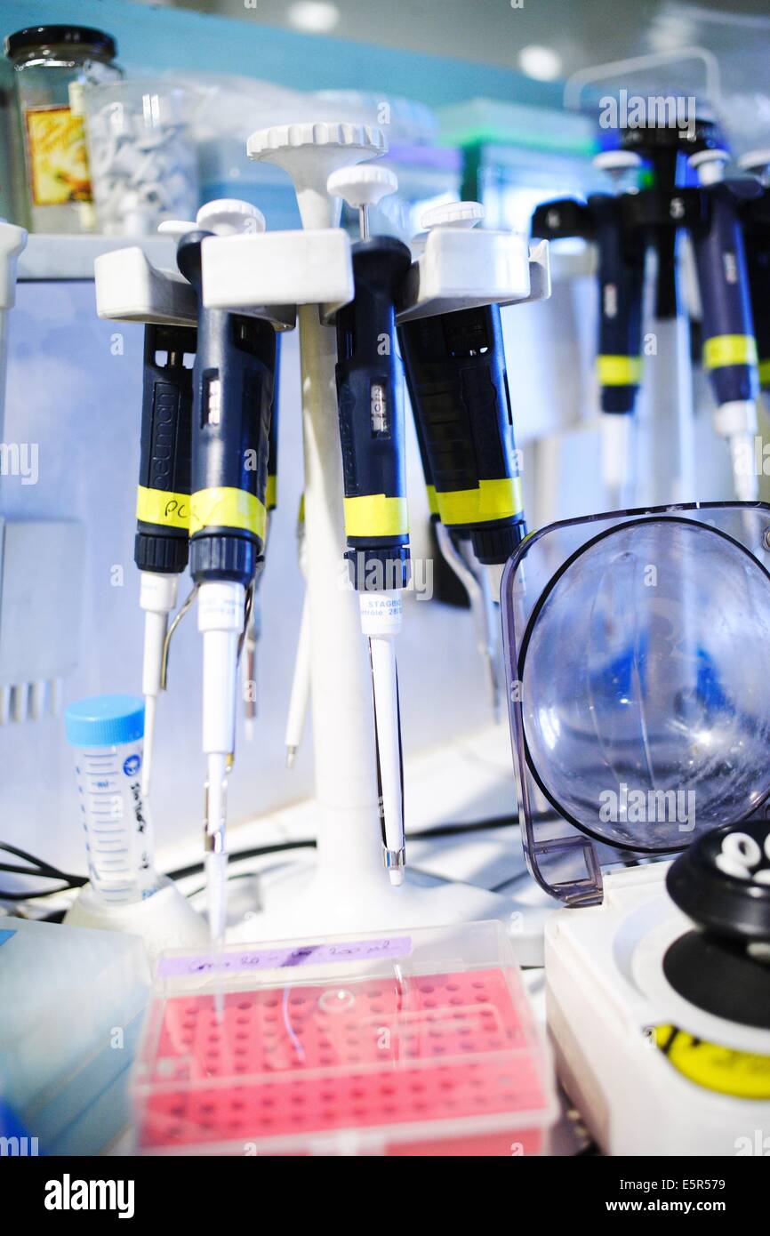 Research laboratory equipment Stock Photo - Alamy