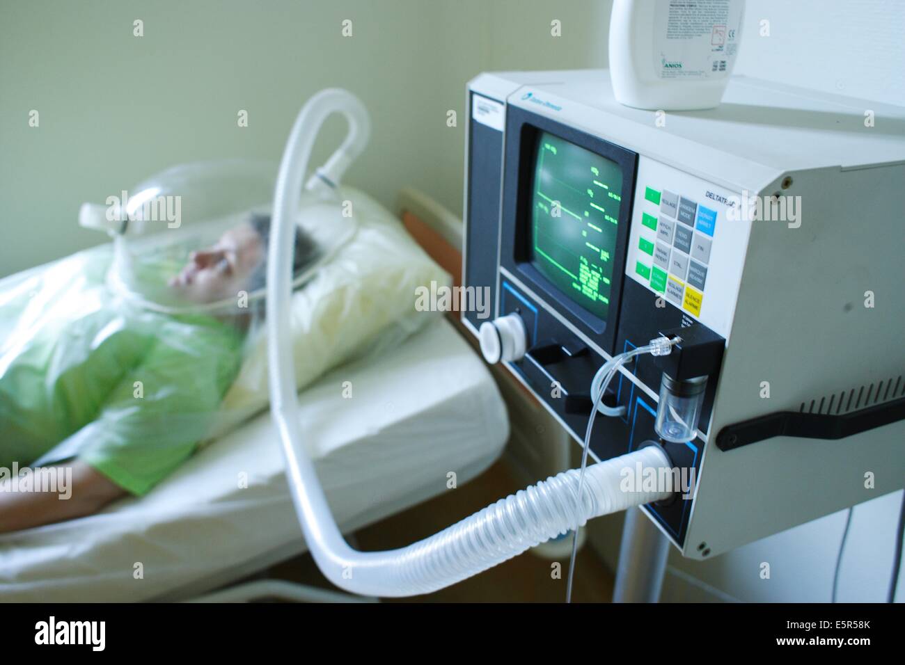 Metabolic chamber hi-res stock photography and images - Alamy