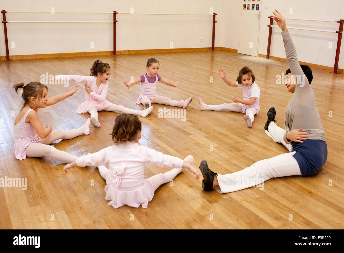Old woman ballet hi-res stock photography and images - Alamy