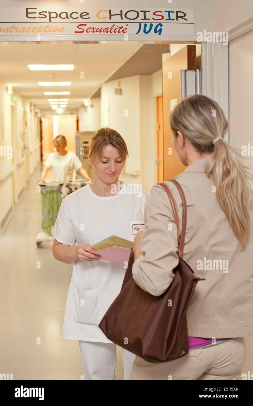 France hospital family hi-res stock photography and images - Alamy