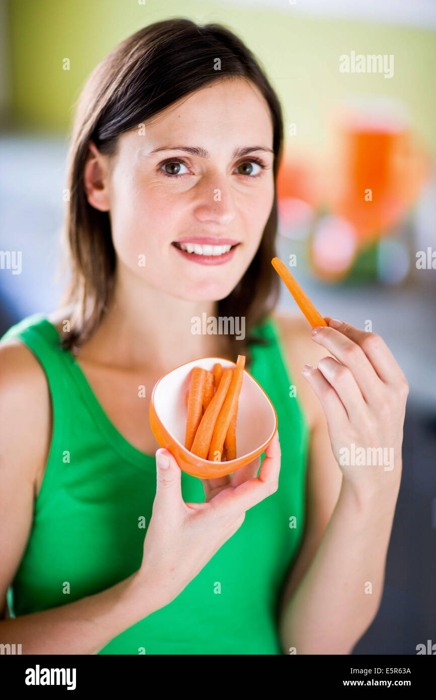 Thinning carrots hi-res stock photography and images - Alamy