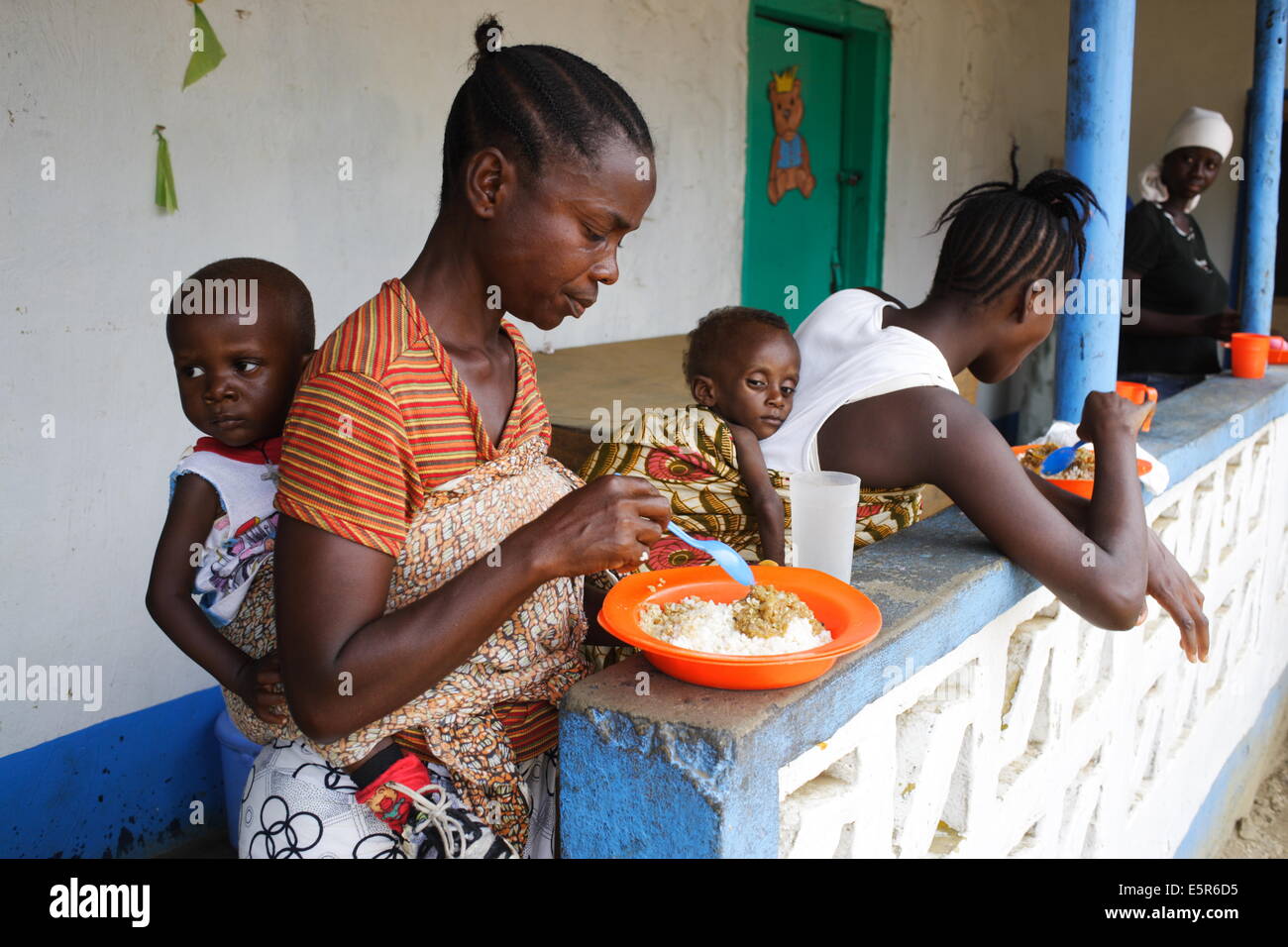 Meals distribution for the mothers in a Therapeutic Feeding Center in ...