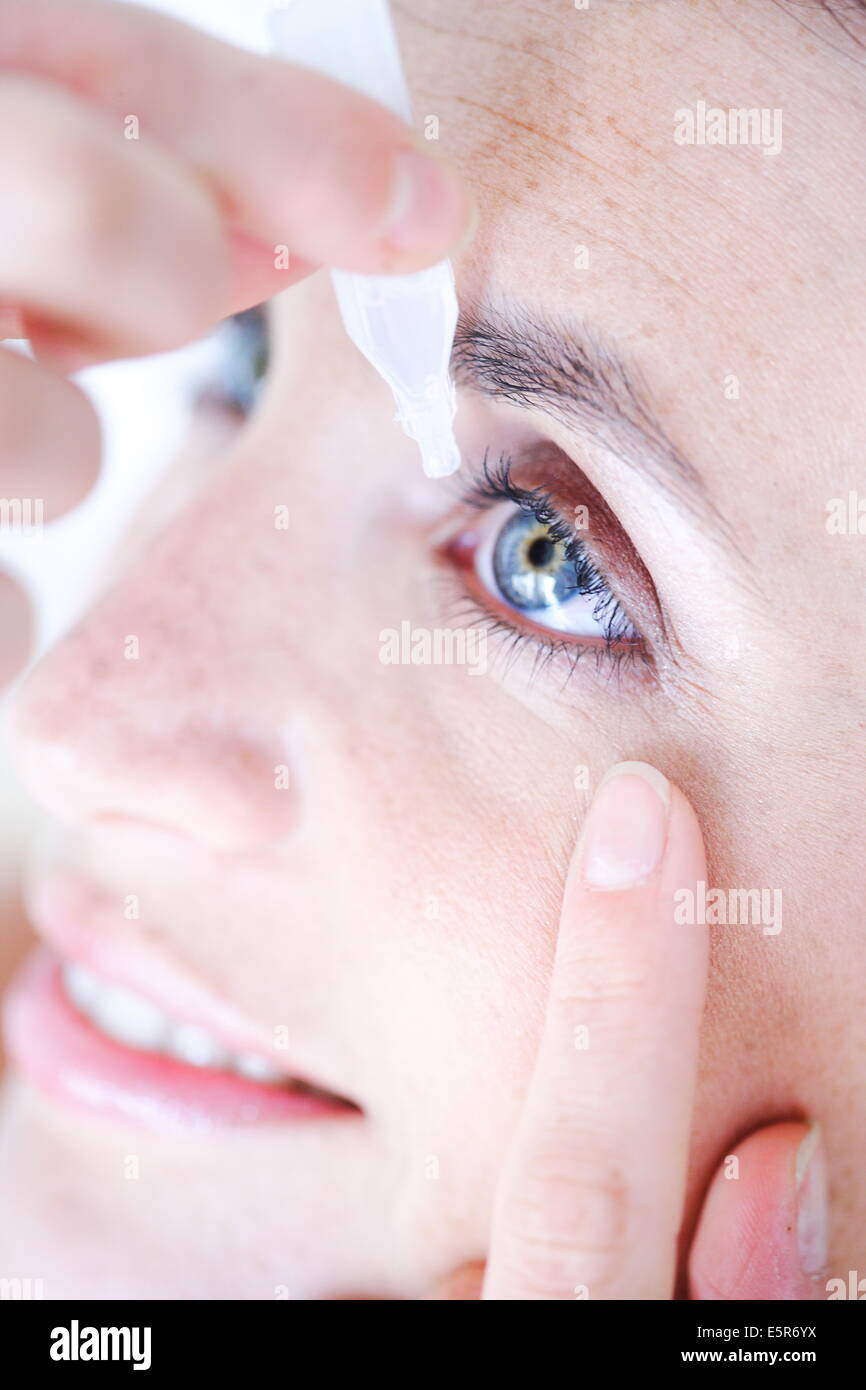 Woman applying eye-drops into her eye Stock Photo - Alamy