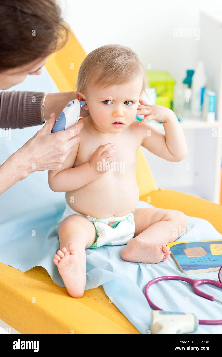 Tympanic thermometer hi-res stock photography and images - Alamy