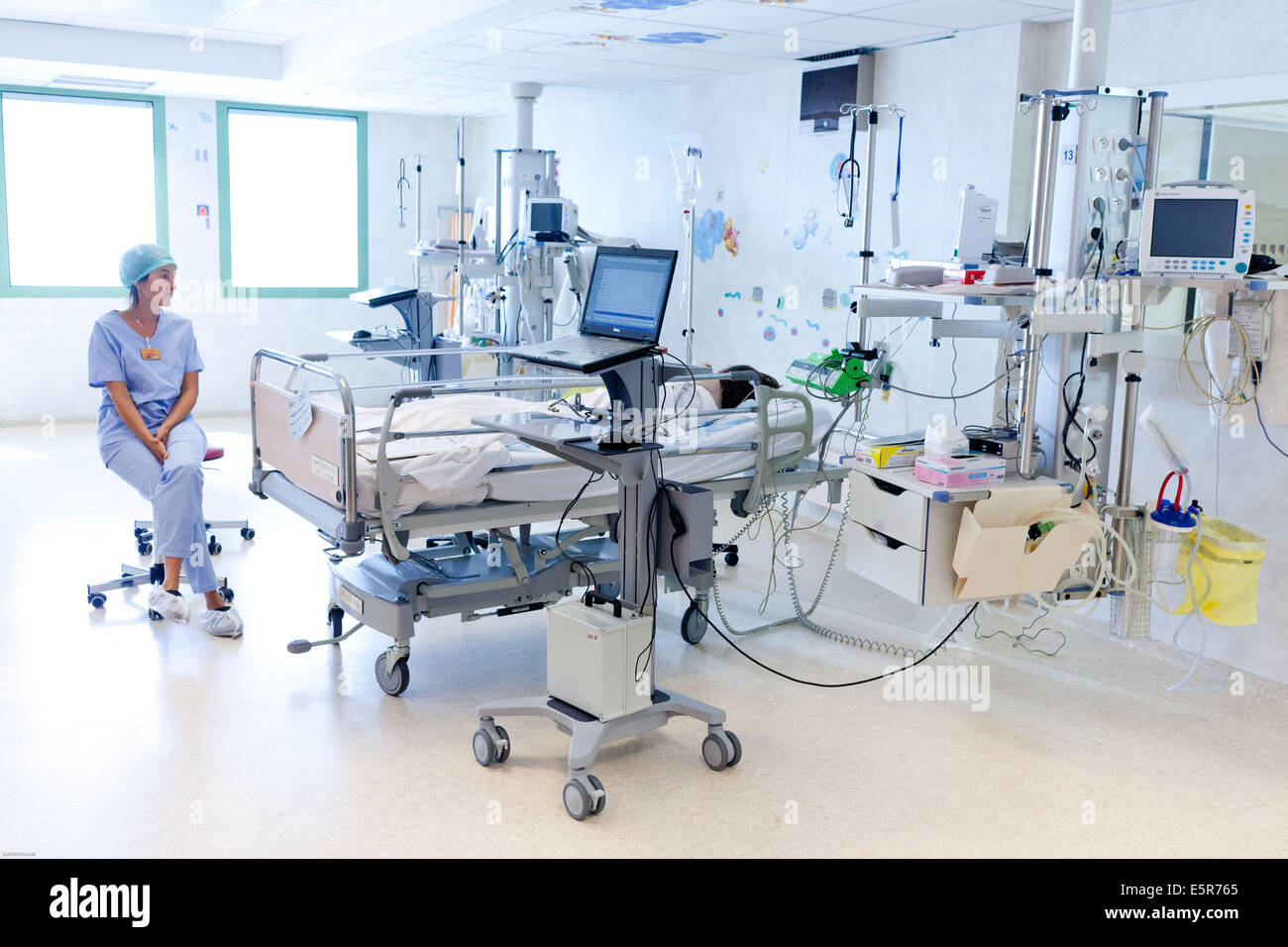 Anaesthetist nurse, Recovery room, Bordeaux hospital, France Stock ...