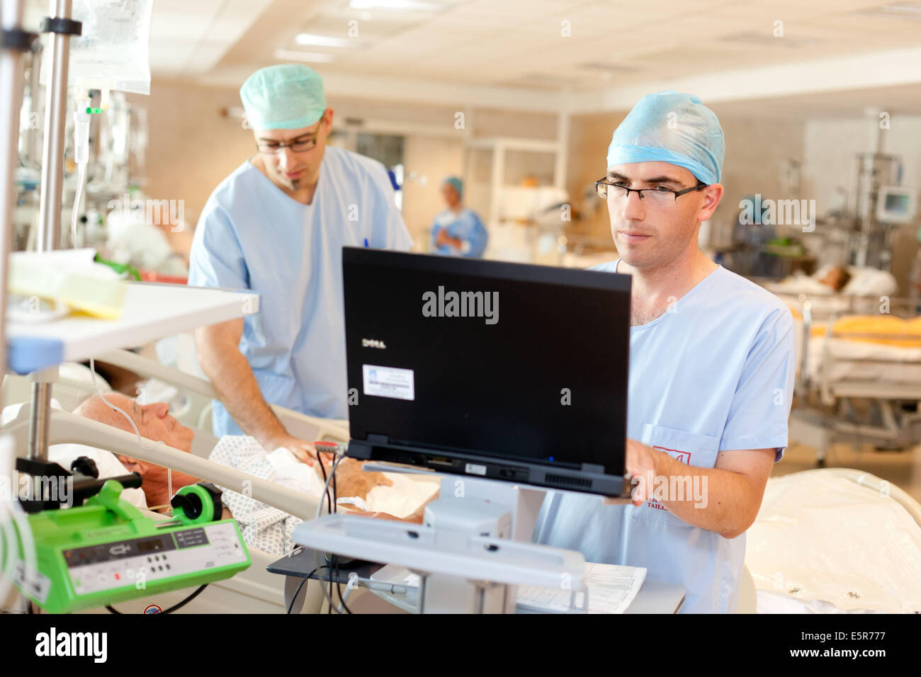 Anaesthetist nurse, Caregiver and anaesthetist nurse, Recovery room ...