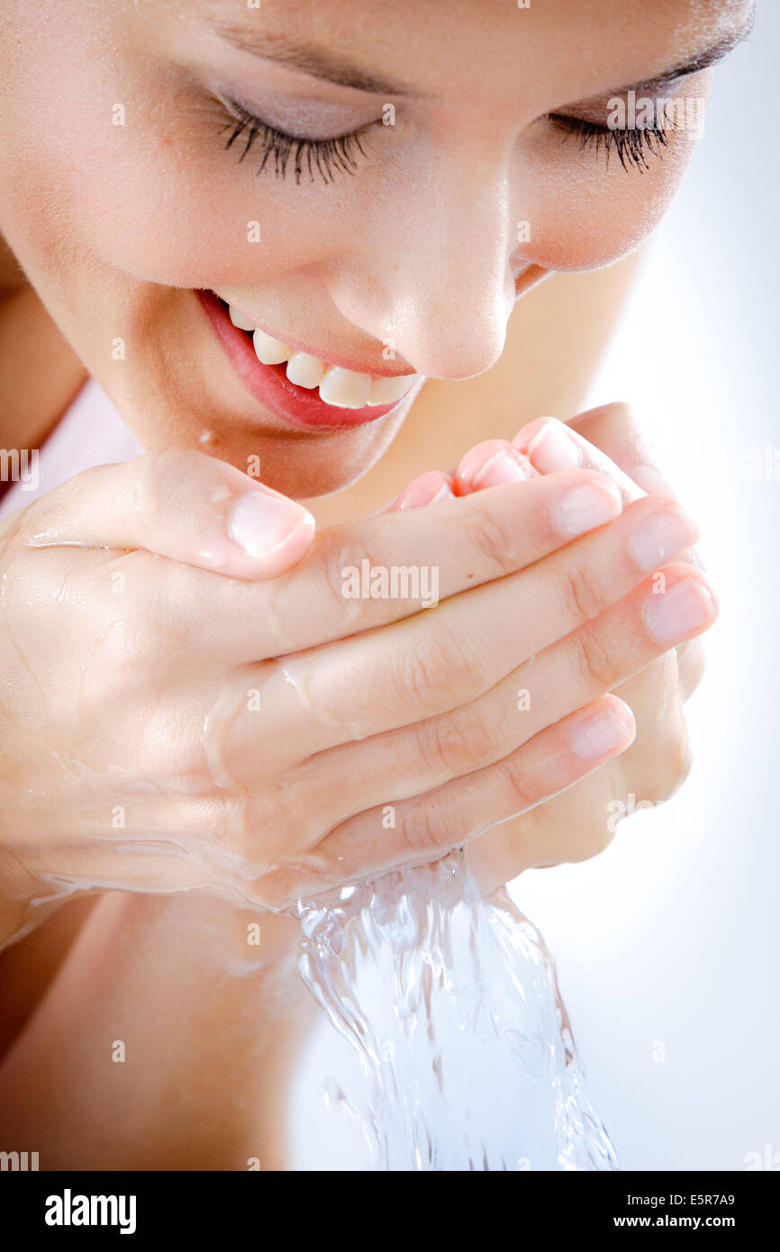 Woman splashing water over her face Stock Photo - Alamy