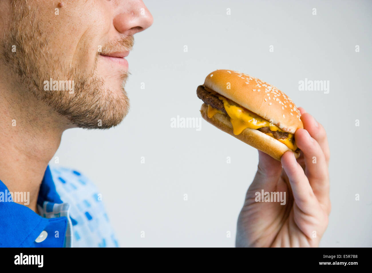 Man eating hamburger Stock Photo - Alamy