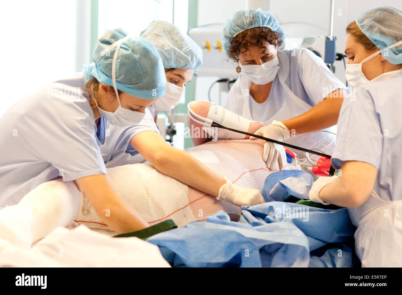 Support for a burn patient at the Emergency departement, Bordeaux ...