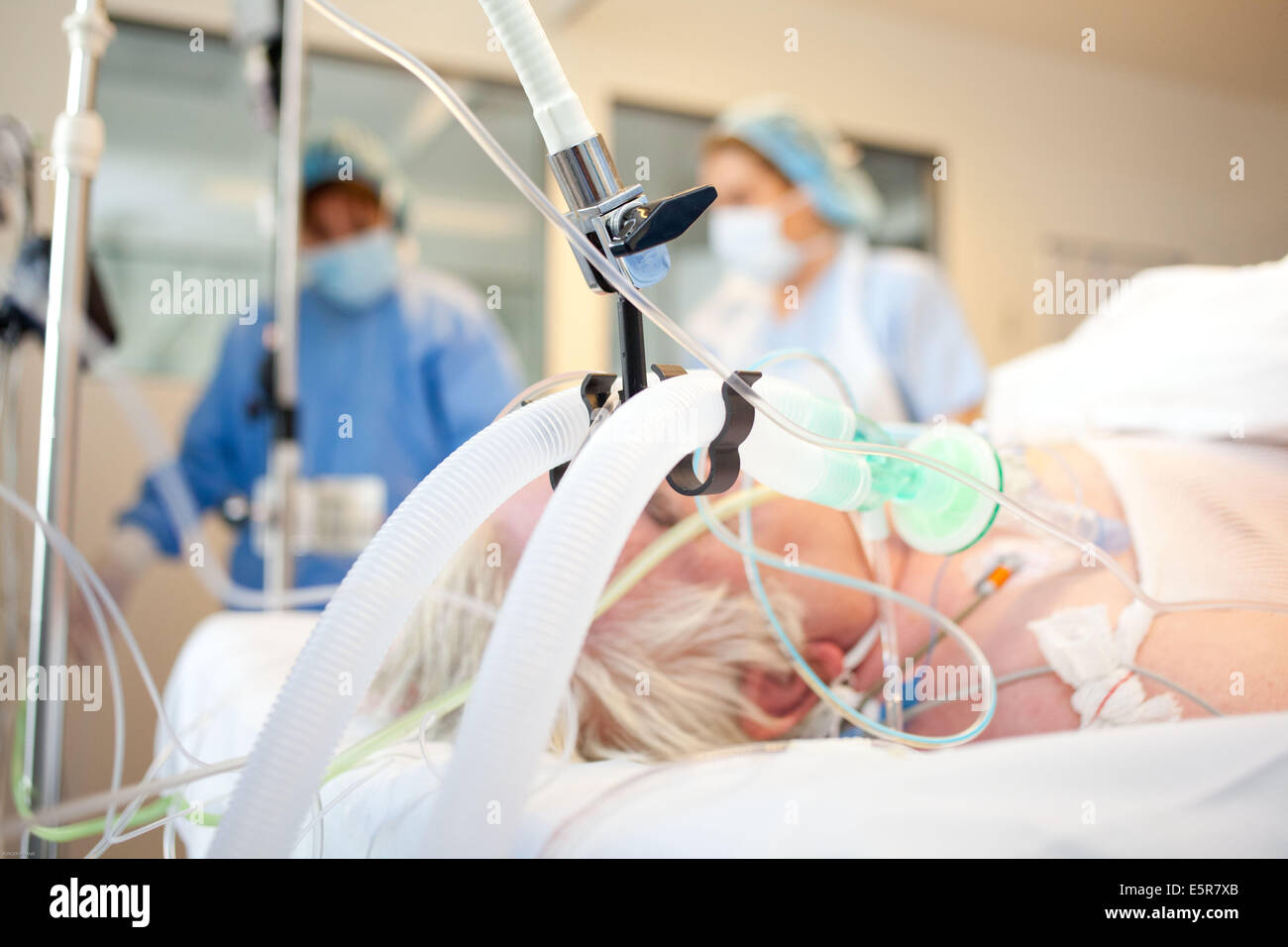 Intubation emergency hi-res stock photography and images - Alamy