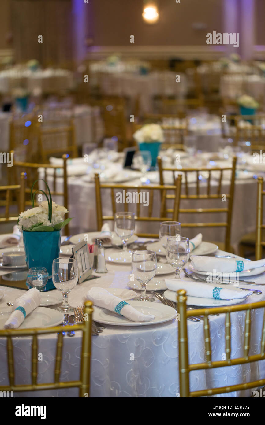 Empty banquet party hall hi-res stock photography and images - Alamy