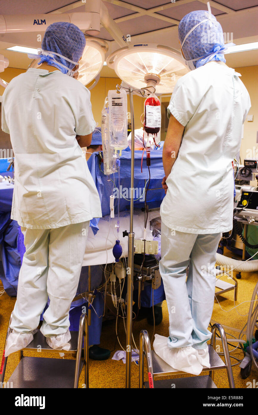 Operation medical students hi-res stock photography and images - Alamy