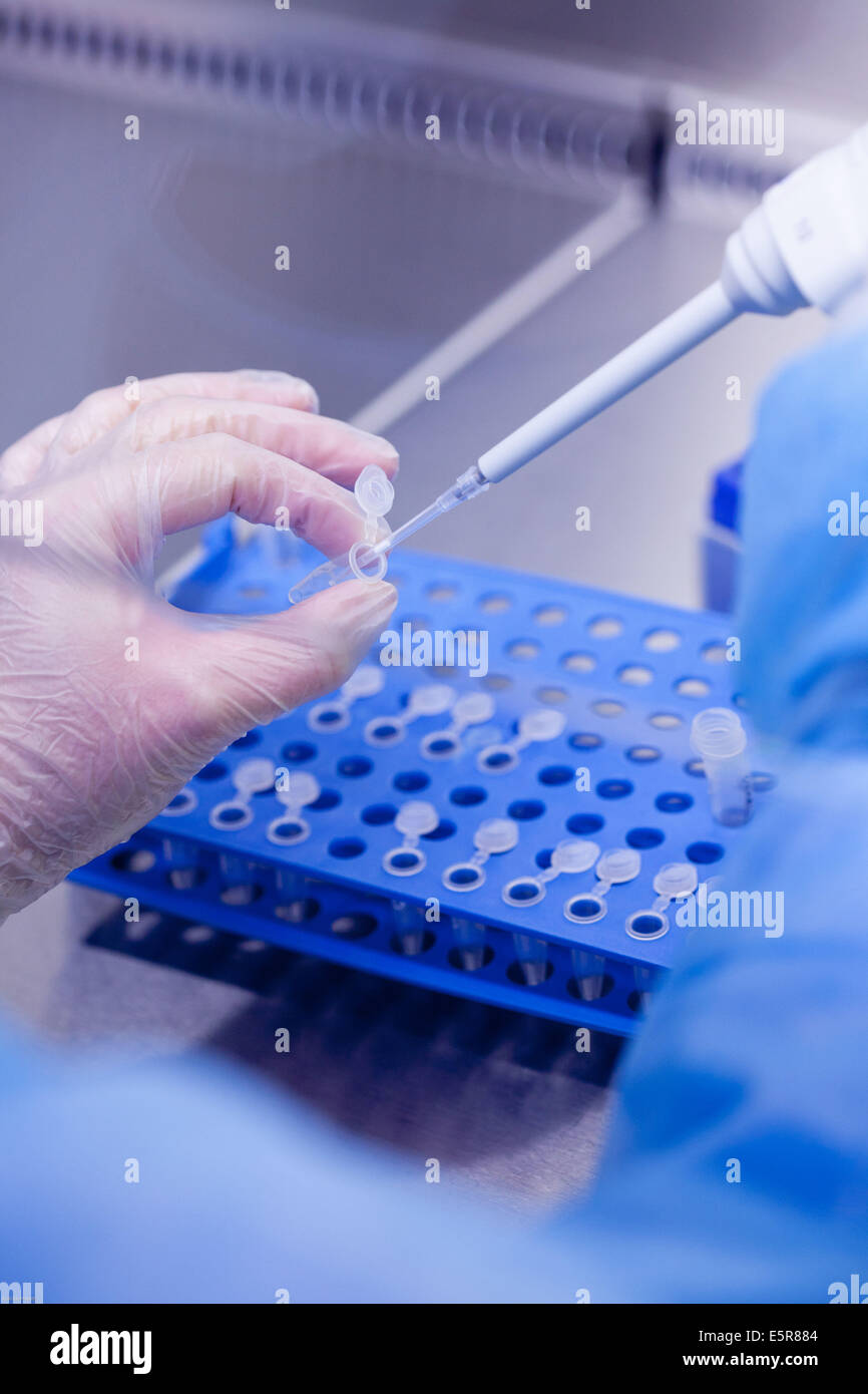 Vial virology hi-res stock photography and images - Alamy