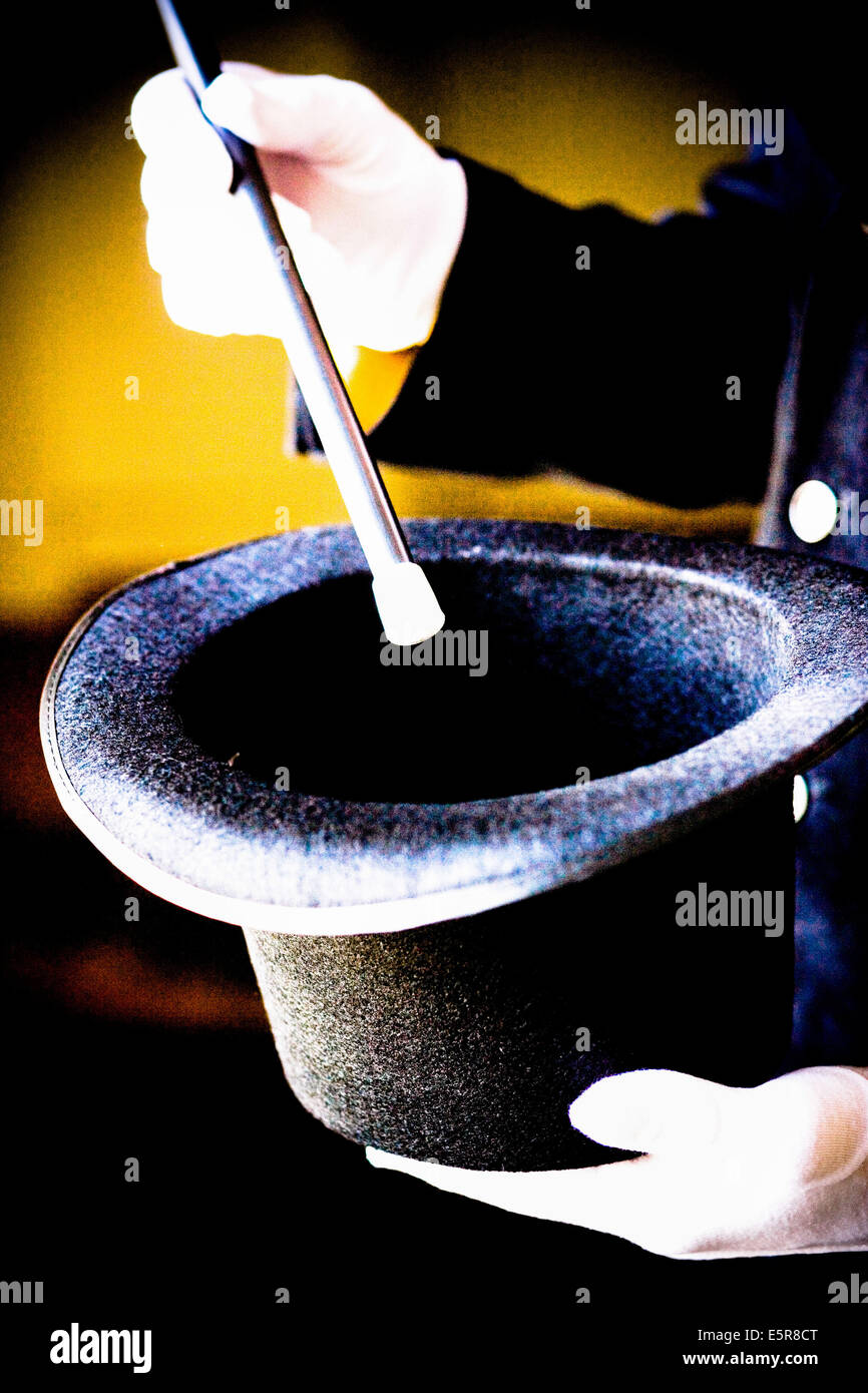 Magician's hat and magic wand Stock Photo - Alamy