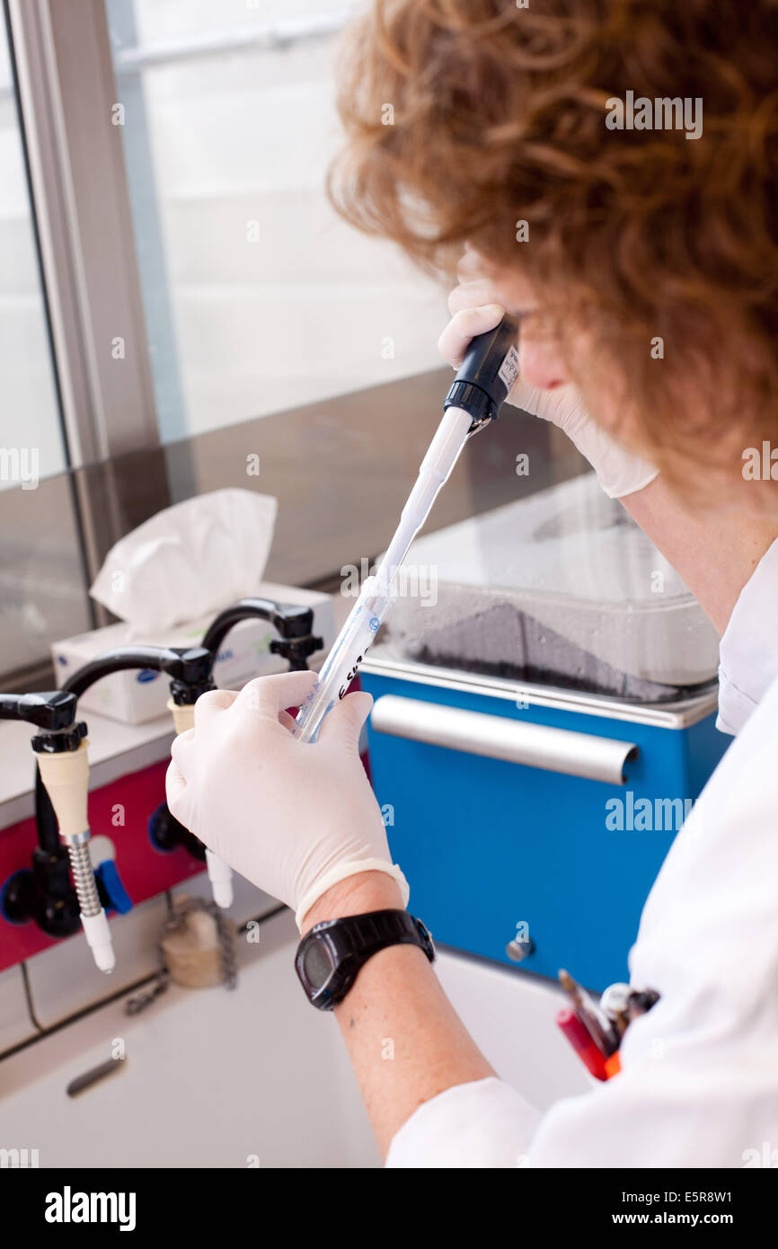 Dna genetics bioengineering research hi-res stock photography and ...