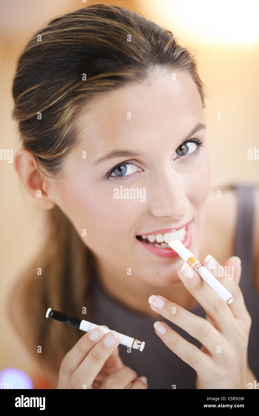 Smoking flavoured tobacco hi-res stock photography and images - Alamy