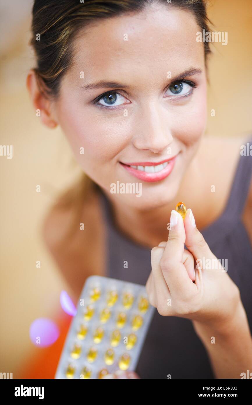 Supplement capsule hi-res stock photography and images - Alamy