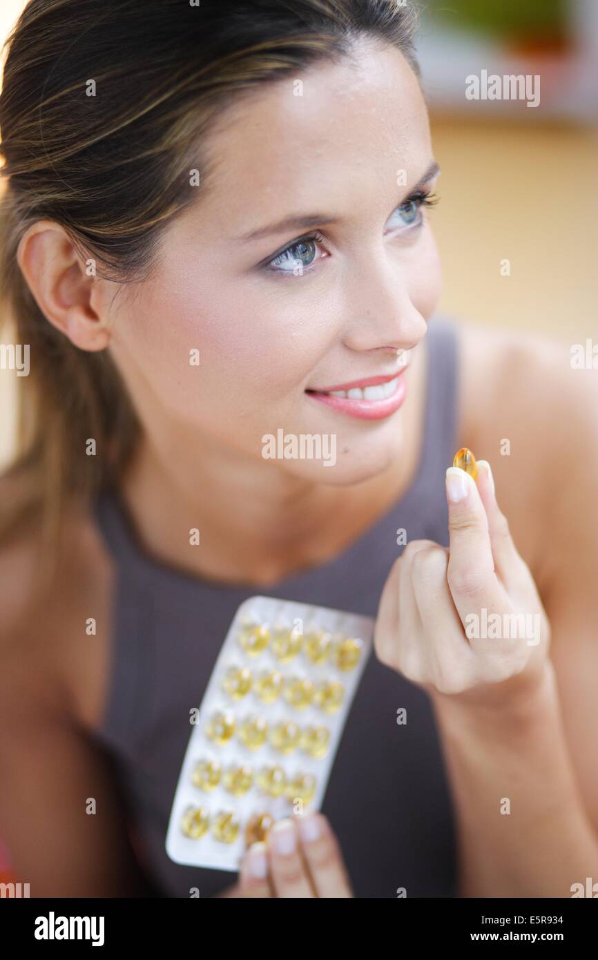 Supplement capsule hi-res stock photography and images - Alamy