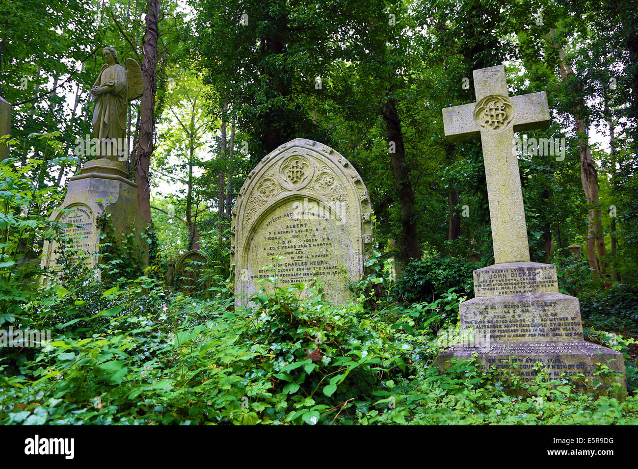 Headstone highgate cemetery hi-res stock photography and images - Alamy