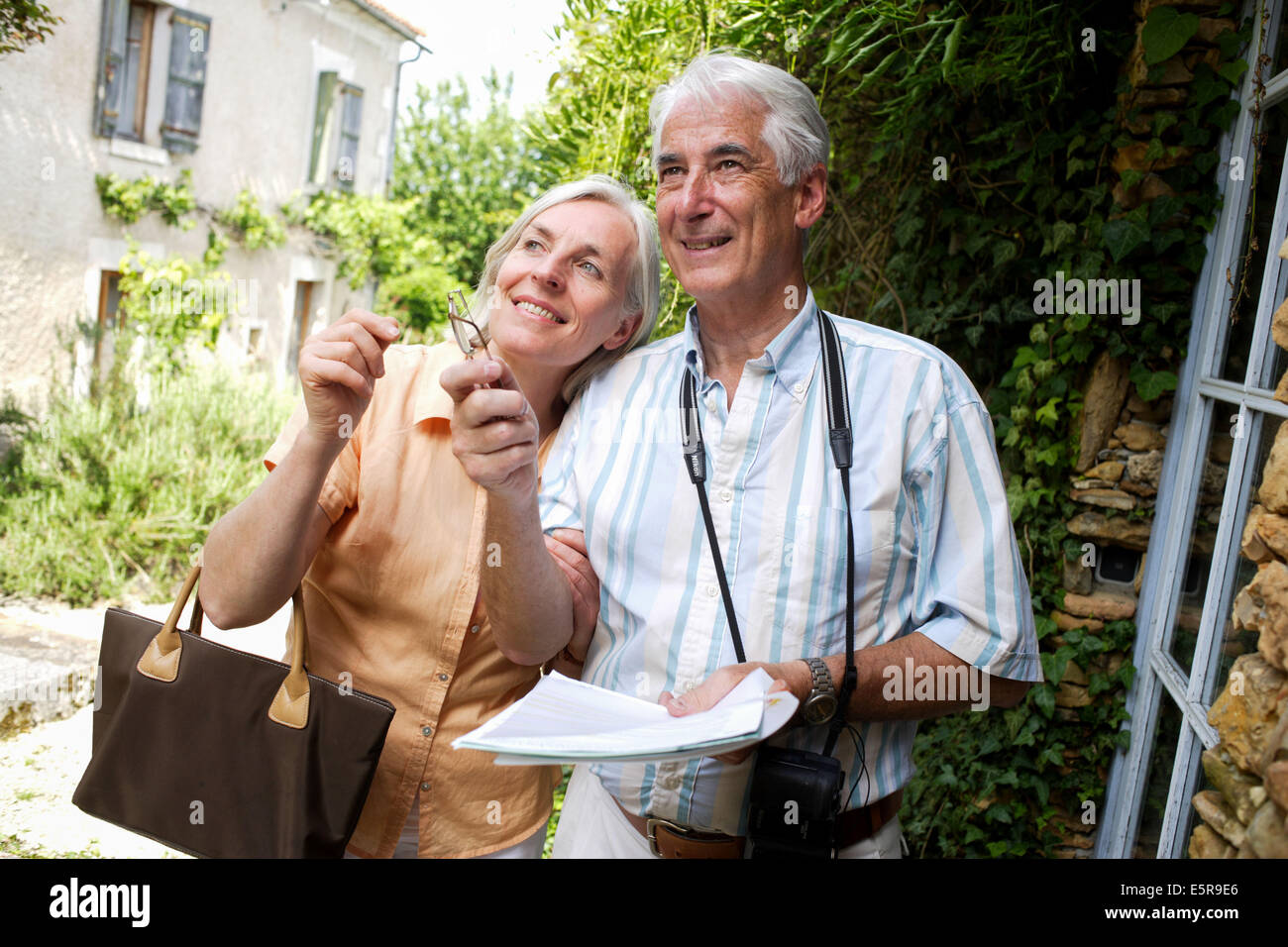 Visiting house hi-res stock photography and images - Alamy