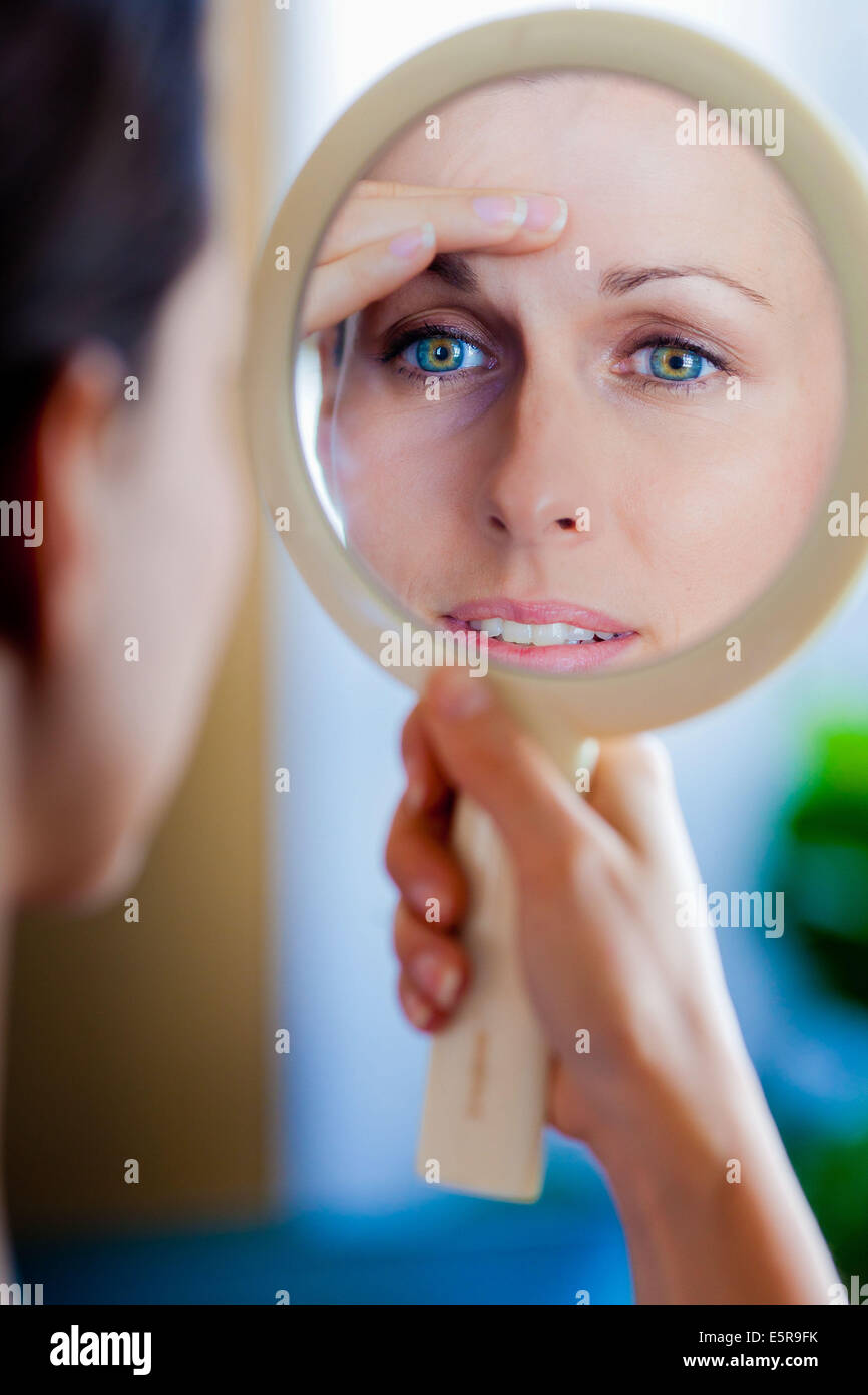 Lions wrinkle hi-res stock photography and images - Alamy