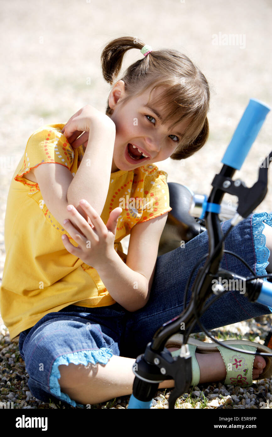 Child falling off bike hi-res stock photography and images - Alamy