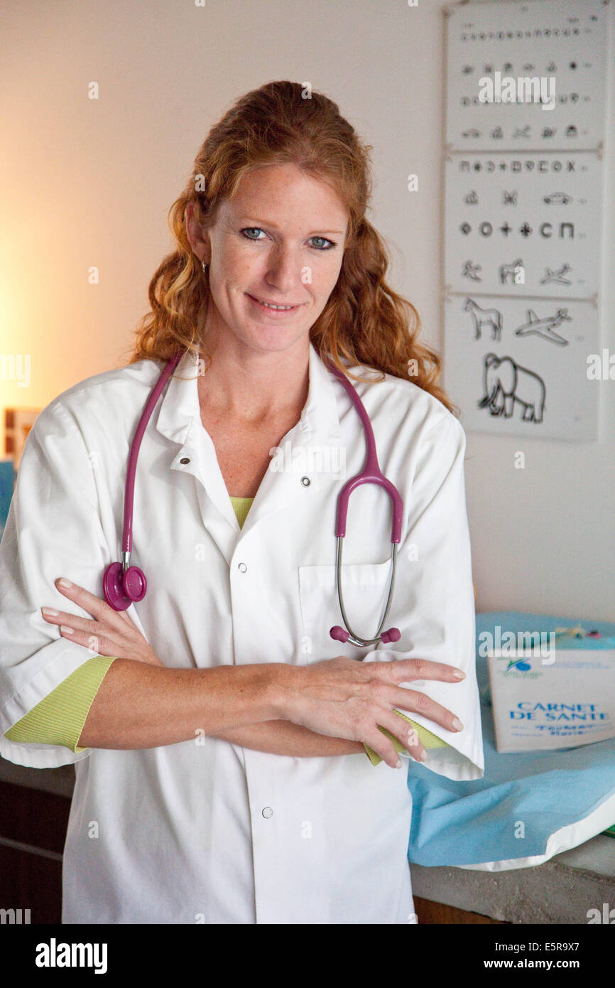 Portrait of female doctor Stock Photo - Alamy