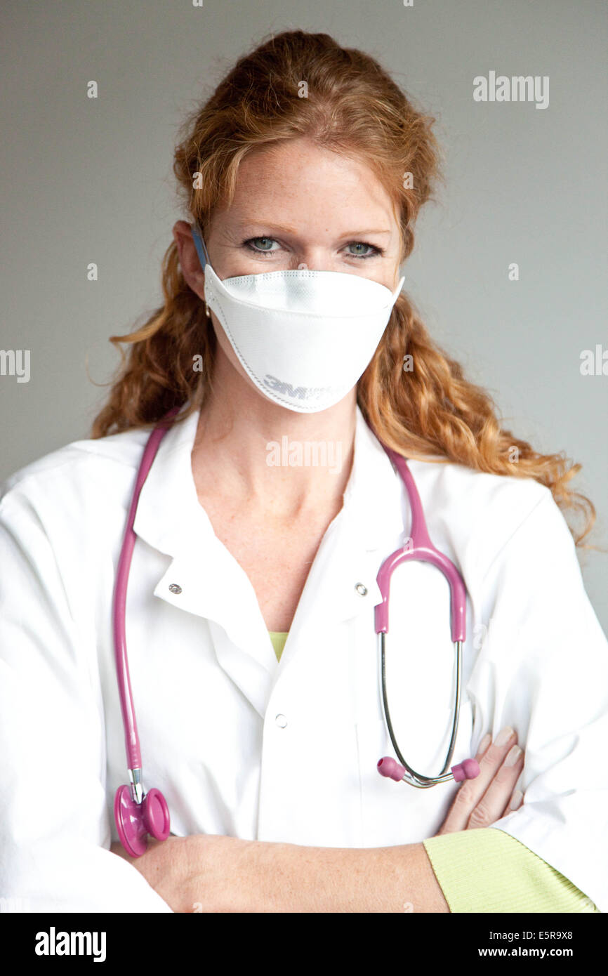 Doctor wearing a respiratory protection mask Stock Photo - Alamy
