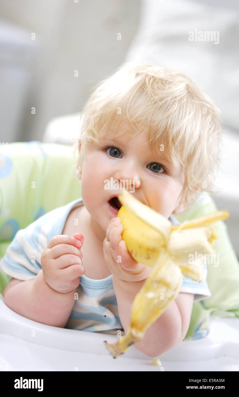 10 month old baby sitting hi-res stock photography and images - Alamy