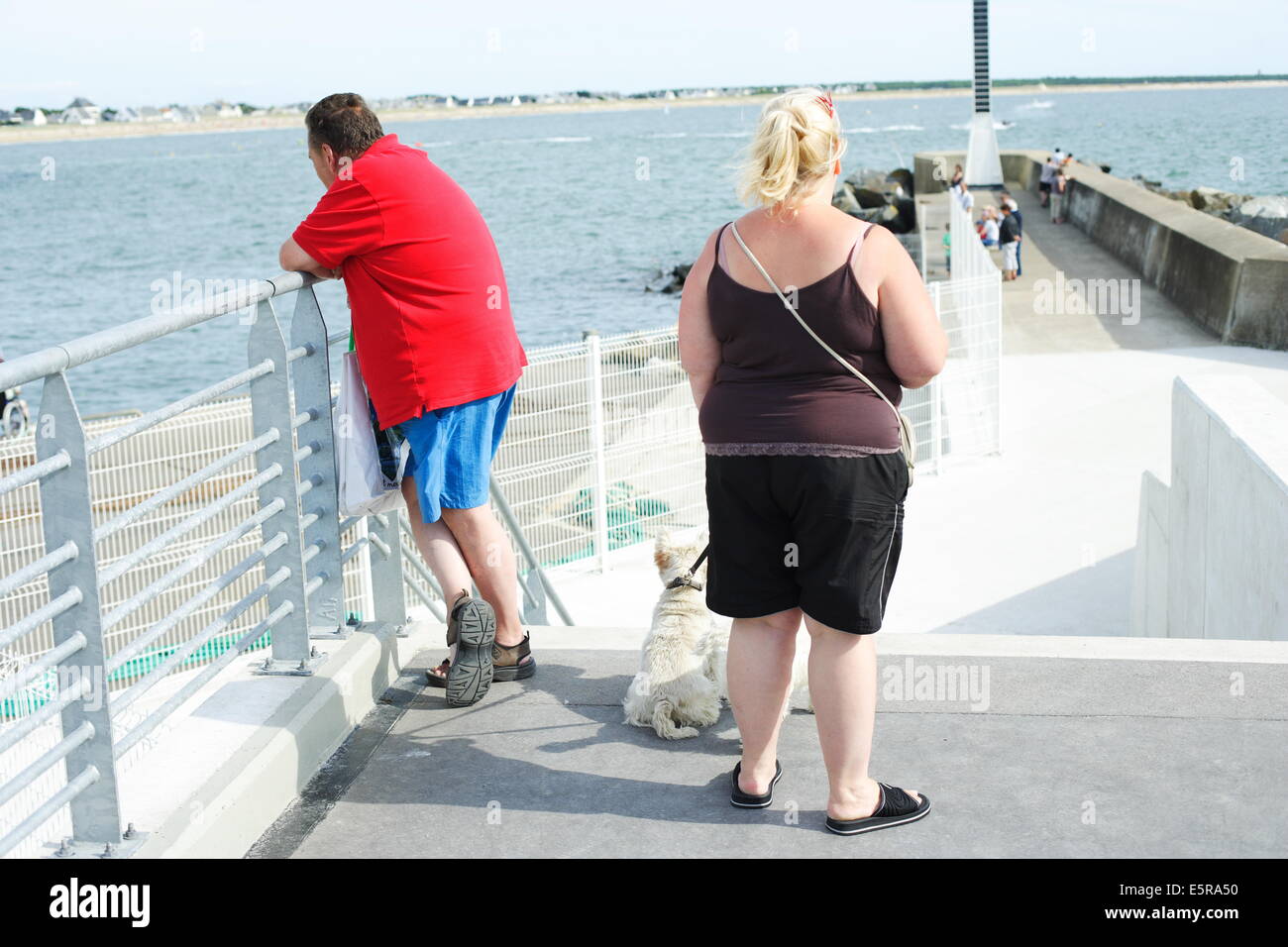 Fat, obese couple, walking hi-res stock photography and images - Alamy