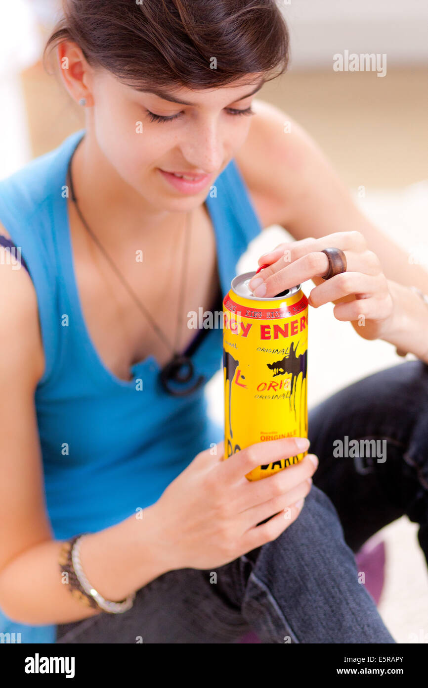 Fizzy drink can drinking hi-res stock photography and images - Alamy
