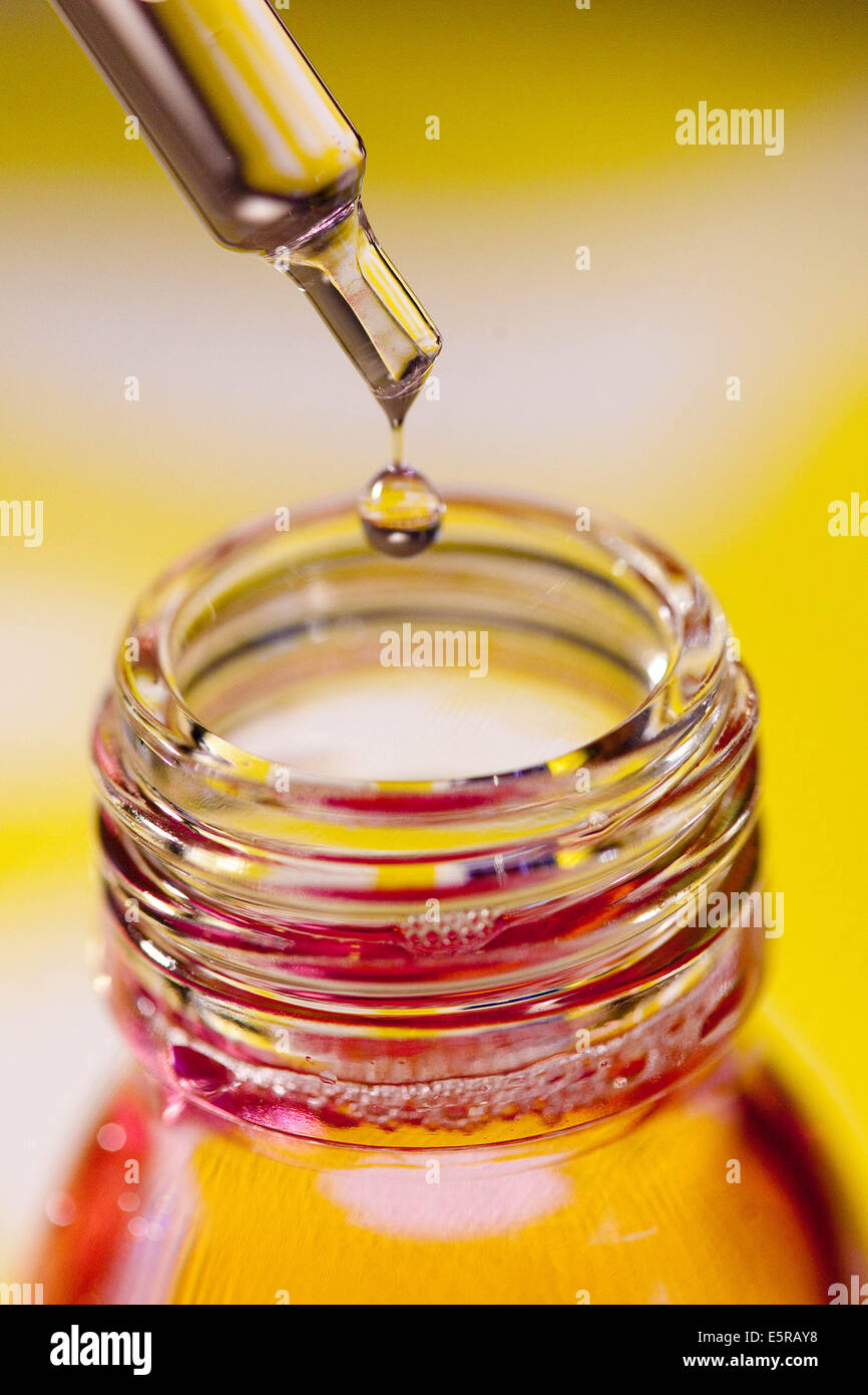 Dropper bottle up close hi-res stock photography and images - Alamy