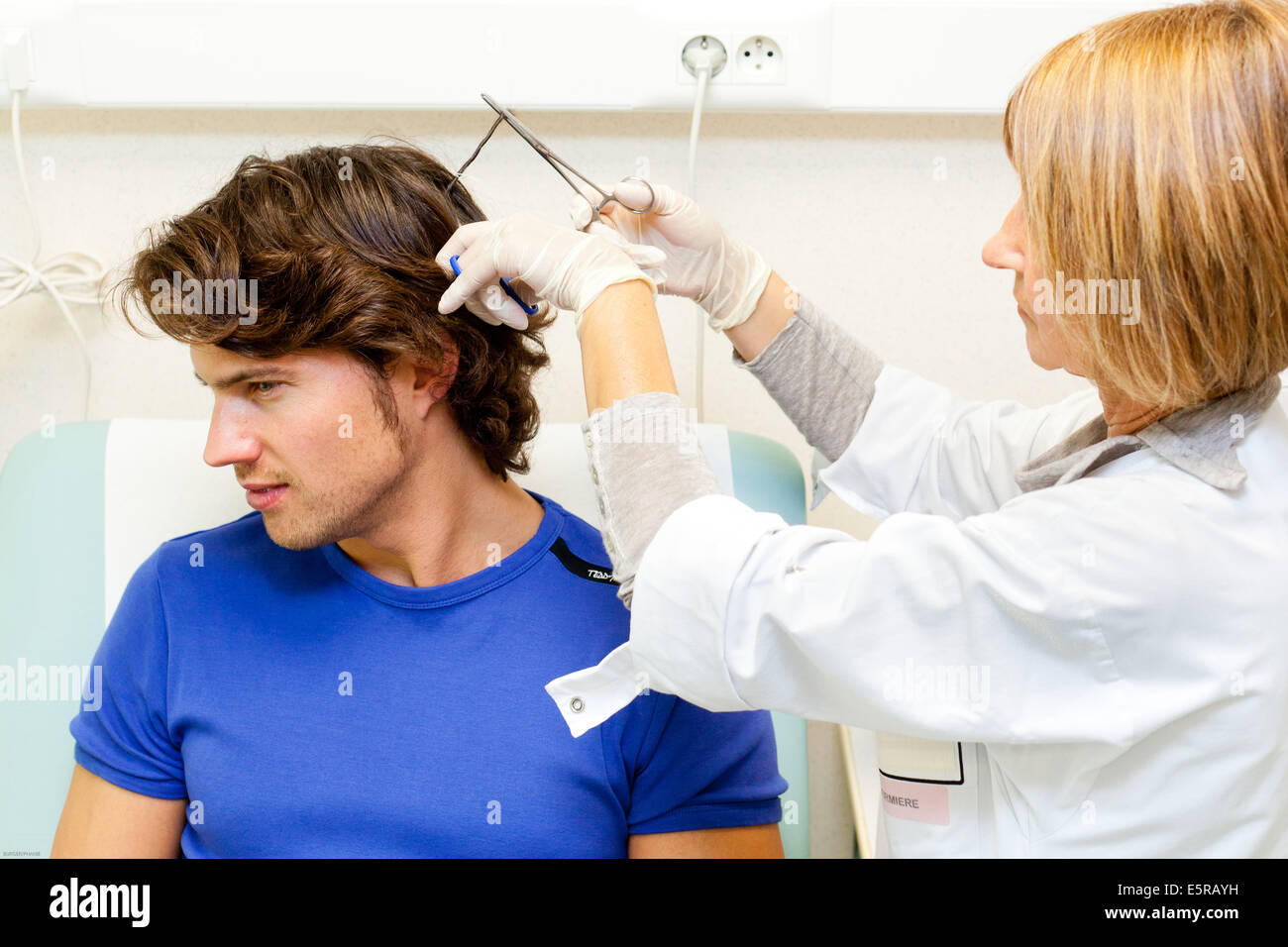 Taking A Hair Sample For Toxicological Analysis Stock Photo Alamy taking-a-hair-sample-for-toxicological-analysis-stock-photo-alamy