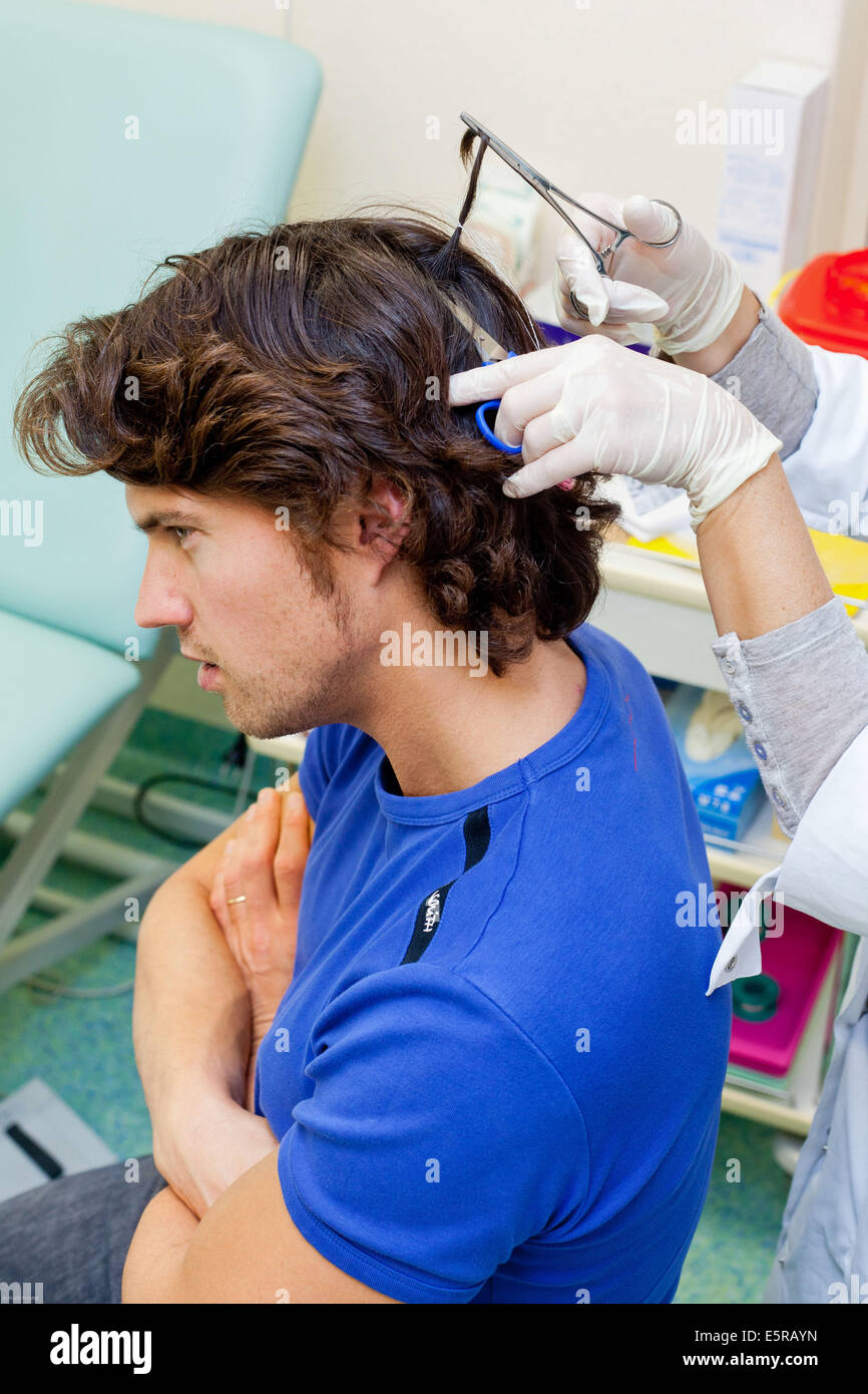Taking A Hair Sample For Toxicological Analysis Stock Photo Alamy taking-a-hair-sample-for-toxicological-analysis-stock-photo-alamy