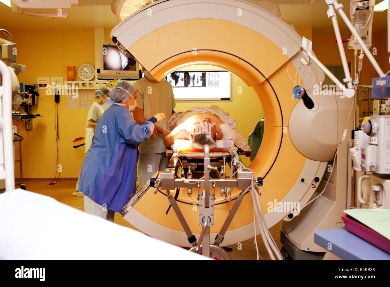 Patient with degenerative arthosis receiving intervertebral disk ...