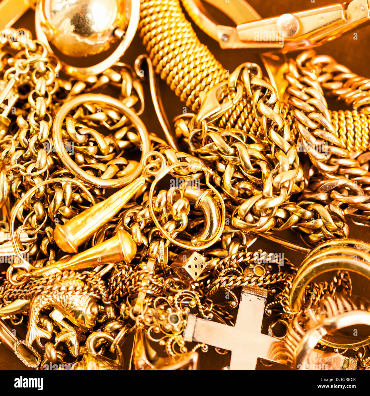Gold jewelry hi-res stock photography and images - Alamy