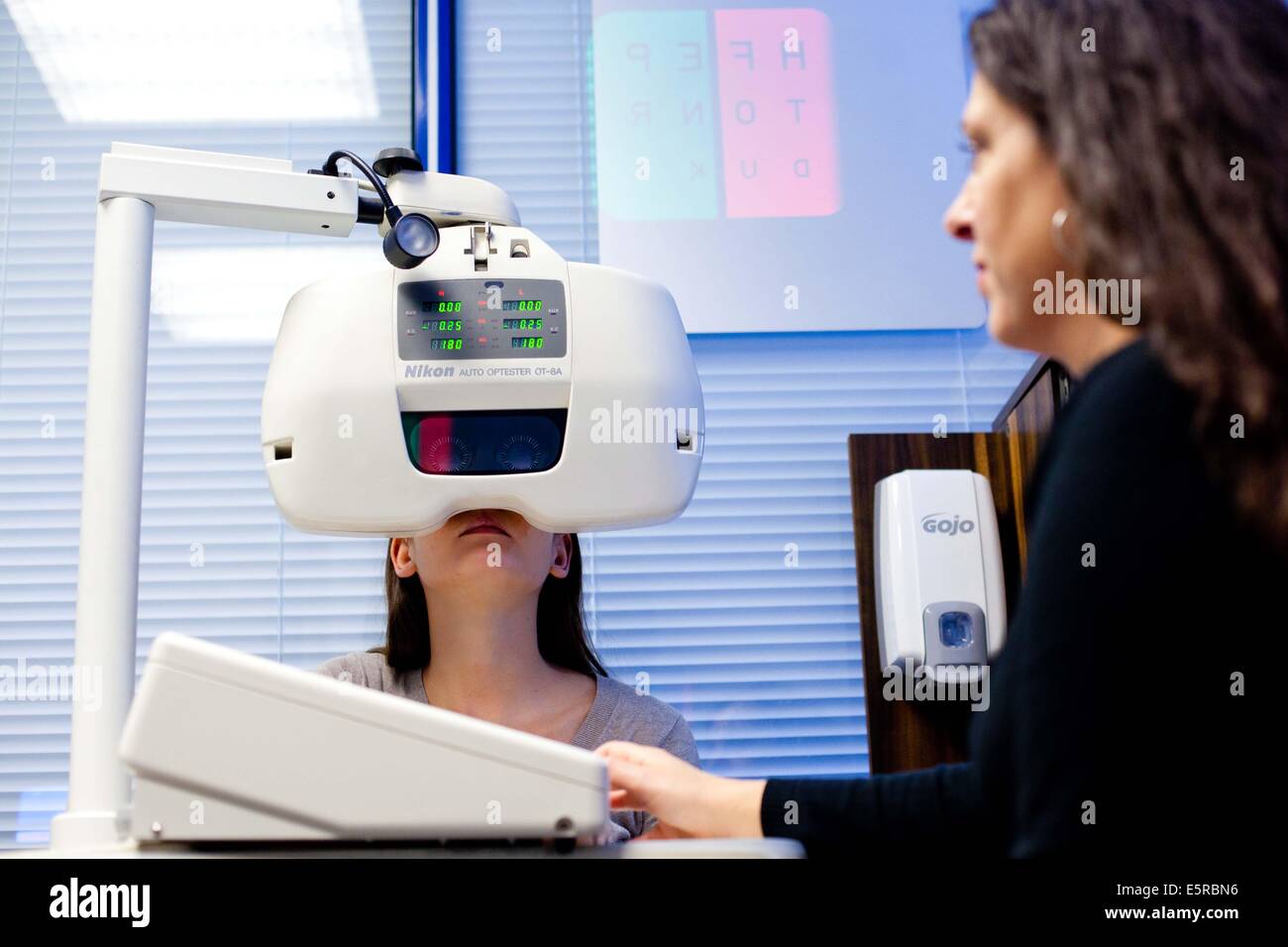 Eye refraction hi-res stock photography and images - Alamy