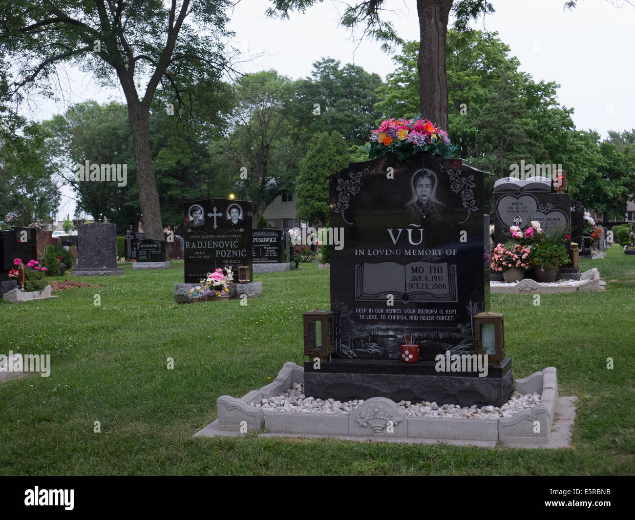 Black cemetery hi-res stock photography and images - Alamy