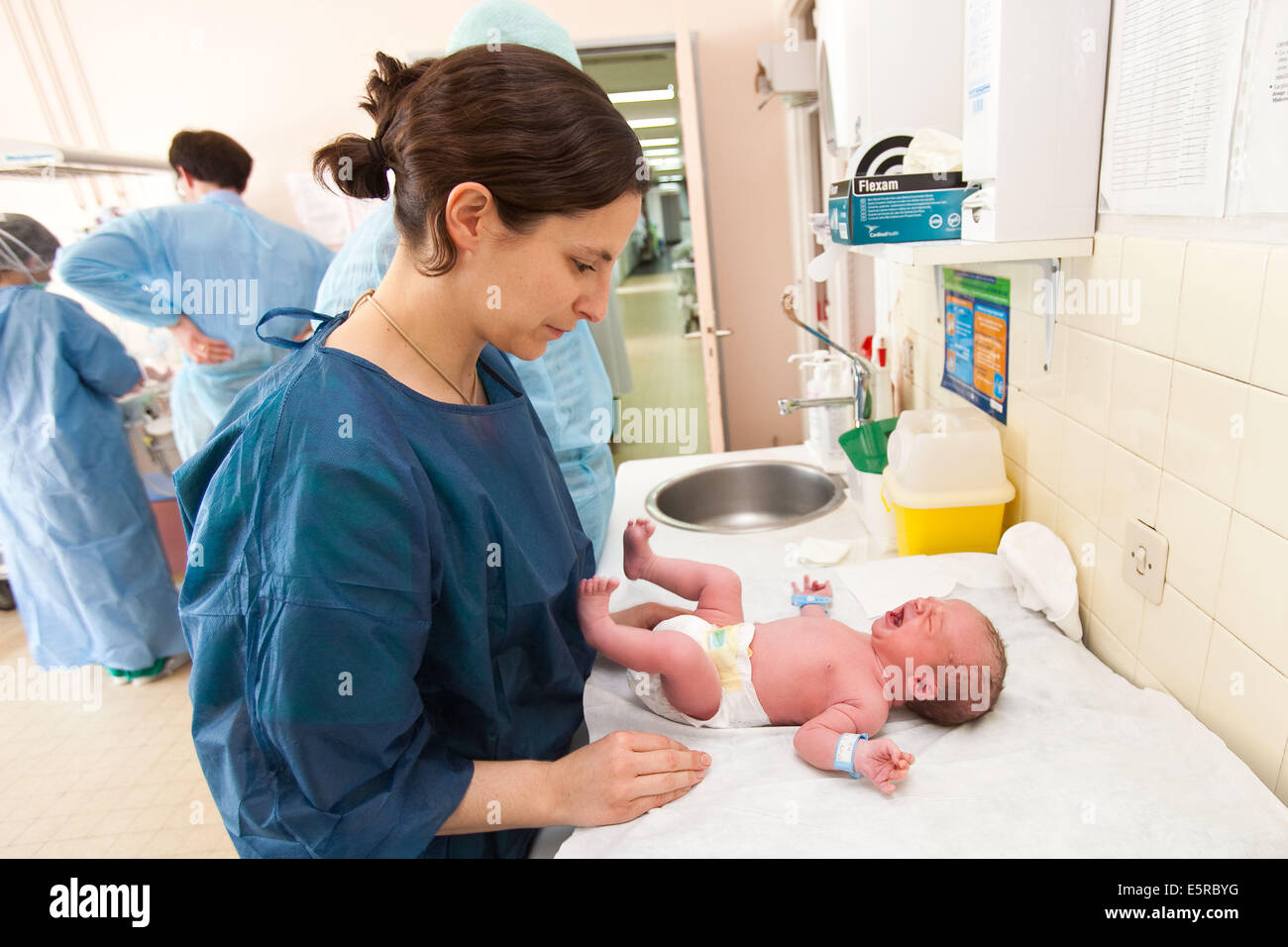 Newborn baby crying hospital hi-res stock photography and images - Alamy