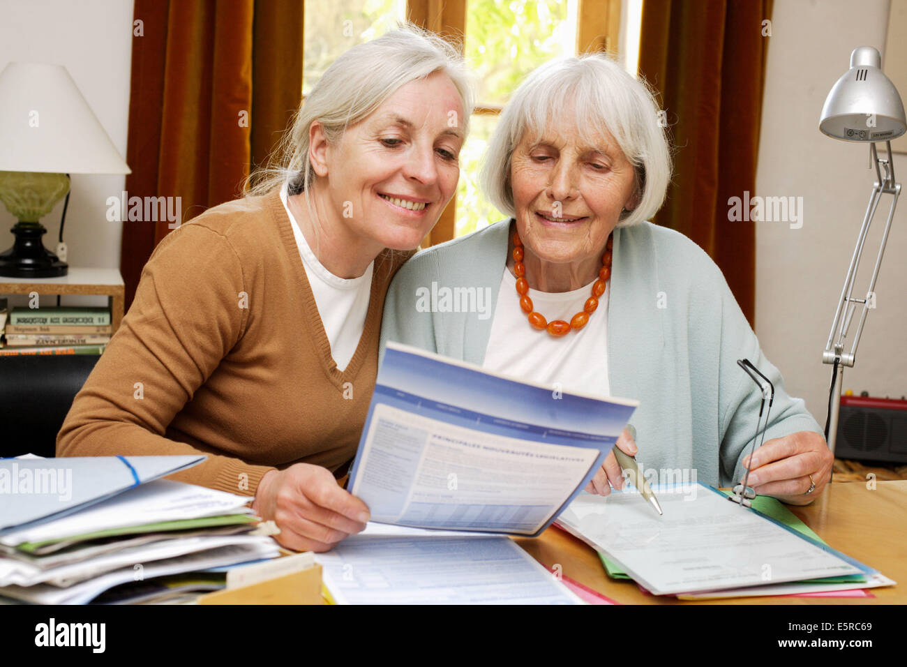 Woman paperworks senior hi-res stock photography and images - Alamy