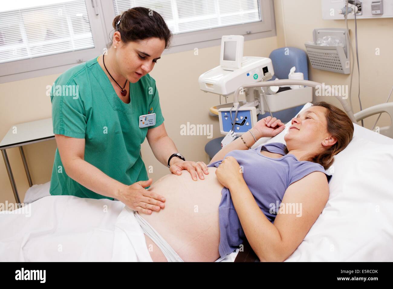 Midwife examination pregnant woman hi-res stock photography and images ...